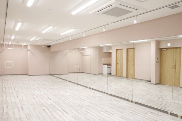【シャノワール・レンタルスタジオ】12.5mのフラットな鏡のある、約75㎡の多目的レッスンスタジオ！ 2枚目
