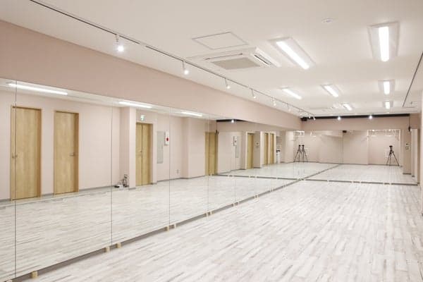 【シャノワール・レンタルスタジオ】12.5mのフラットな鏡のある、約75㎡の多目的レッスンスタジオ！ 5枚目
