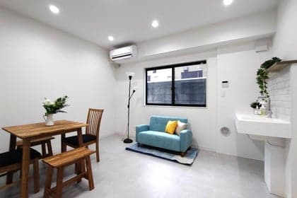 壁紙新品の白いお部屋！板橋本町駅から徒歩4分でコンパクト、静かな完全個室。毎日清掃、除菌で清潔。ご利用方法は幅広く対応可能です。