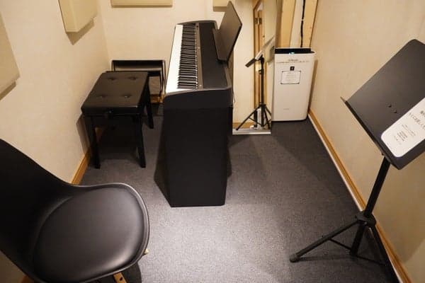 【ワオン・スタジオ赤羽：Aスタジオ】電子ピアノ常設３畳の音楽スタジオ。音楽の練習・レッスンに。 5枚目