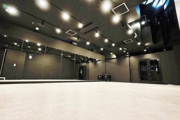 【西新宿エリア】新宿駅徒歩圏内 24時間利用可能のレンタルスタジオ！ダンスリハーサル、歌、演劇、撮影会などご利用用途は様々です！ 2枚目