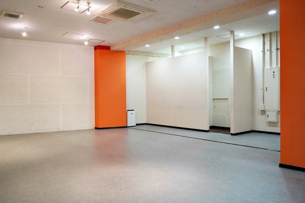 神戸三宮・広さ30坪の広めのスタジオ・ダンスやヨガなどに最適 2枚目