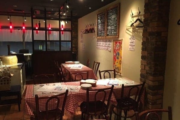 【新橋】駅チカ！！ 隠れ家レストラン2F  パーティーにぴったりのテーブル席を貸し切って イベント・撮影はいかがでしょうか？ 2枚目